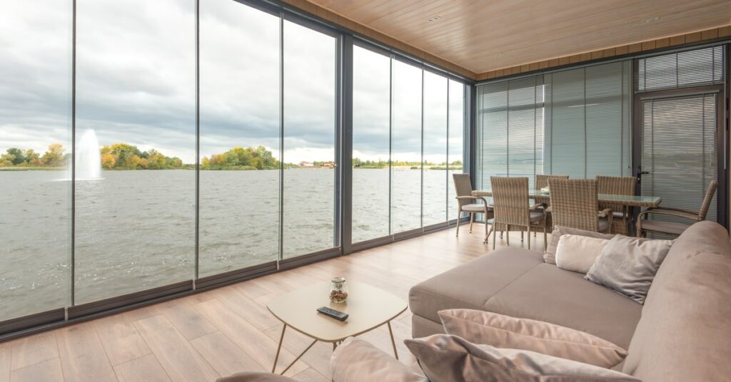 √ 7+ Jenis Kaca yang Umum Digunakan Untuk Interior Rumah